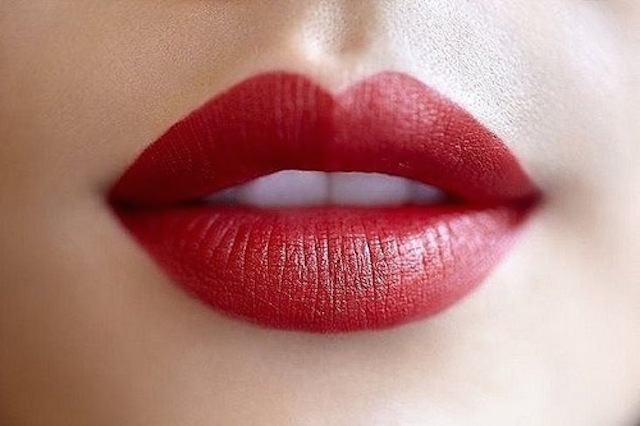 How To Do A Festive Red Lip | Stellar