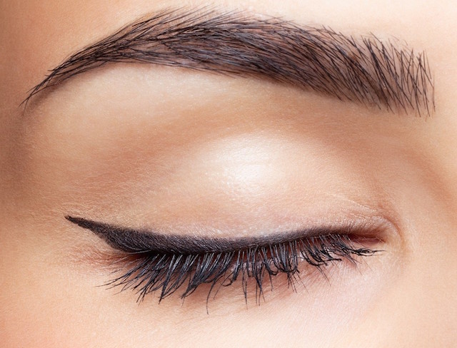 Argh! This Make-Up Trend Is Causing People's Eyebrows To Fall Off | Stellar