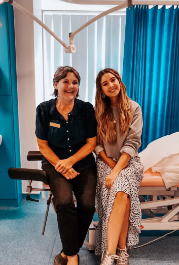 Social Media Star Zoe Sugg Has Live Vlogged Her Entire Smear Test To ...