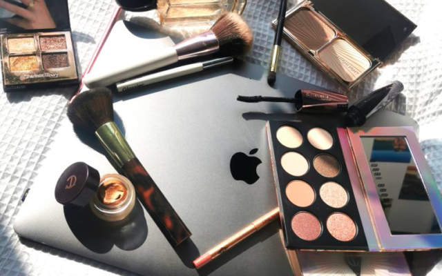 Easy Makeup Tips For Looking Presentable On Conference Calls, According ...