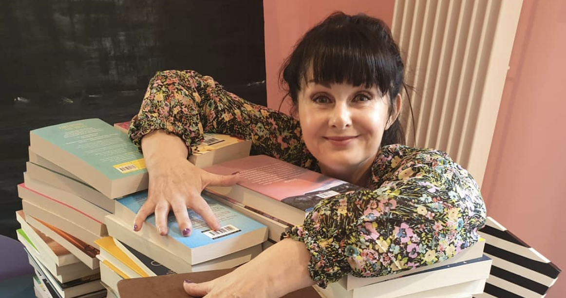 12 Iconic Female Novelists You Need To Read ASAP | Stellar