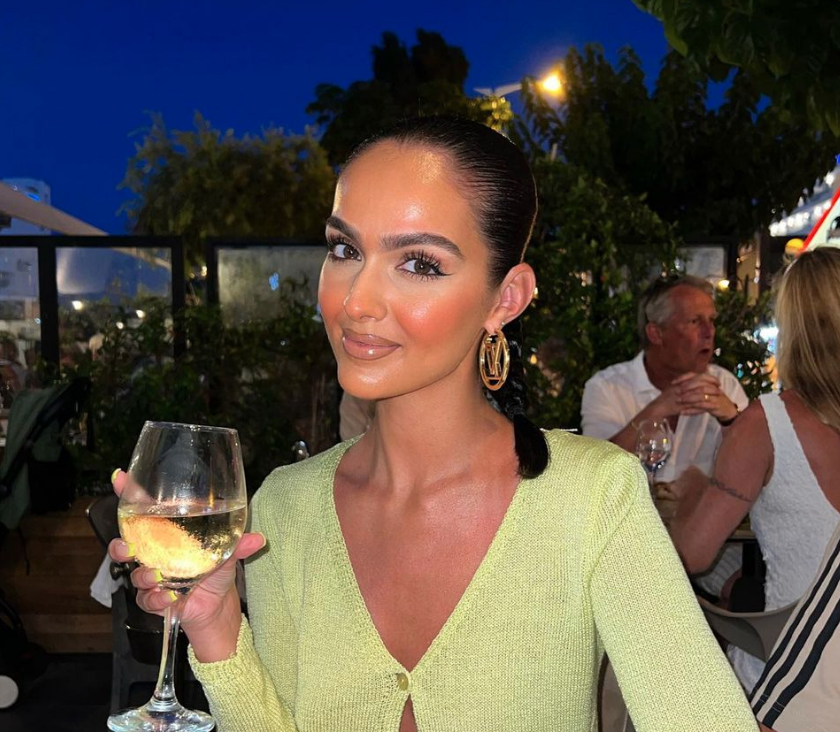 Winter Love Island Star Siannise Fudge Shares Snap Of Mystery Beau To ...