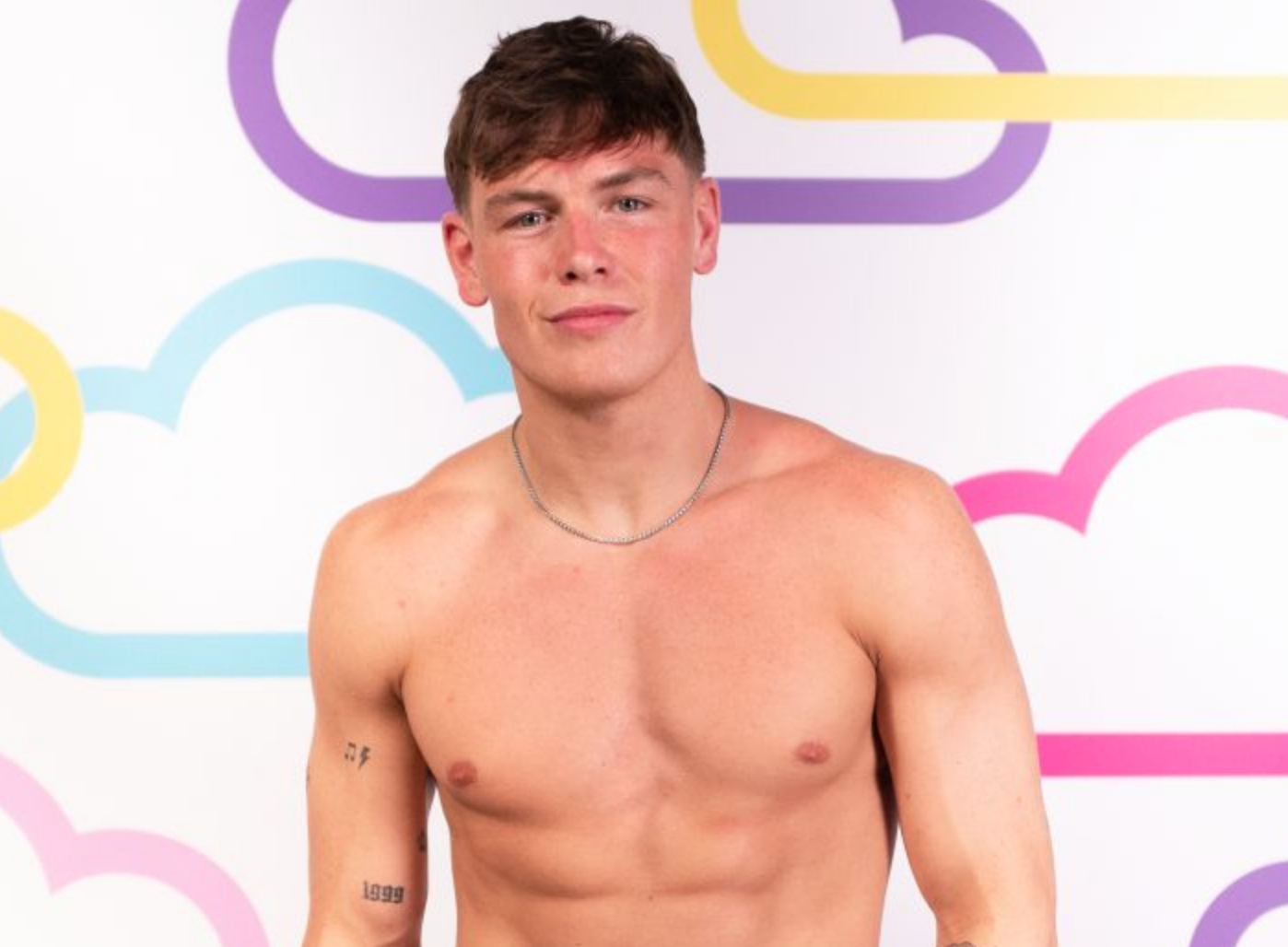 Meet The Two New Bombshells Entering The Love Island Villa | Stellar