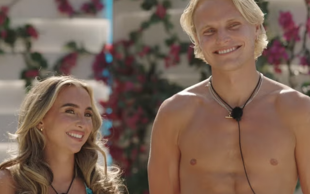 Meet The 2 New Love Island Bombshells: George & Yasmin | Stellar